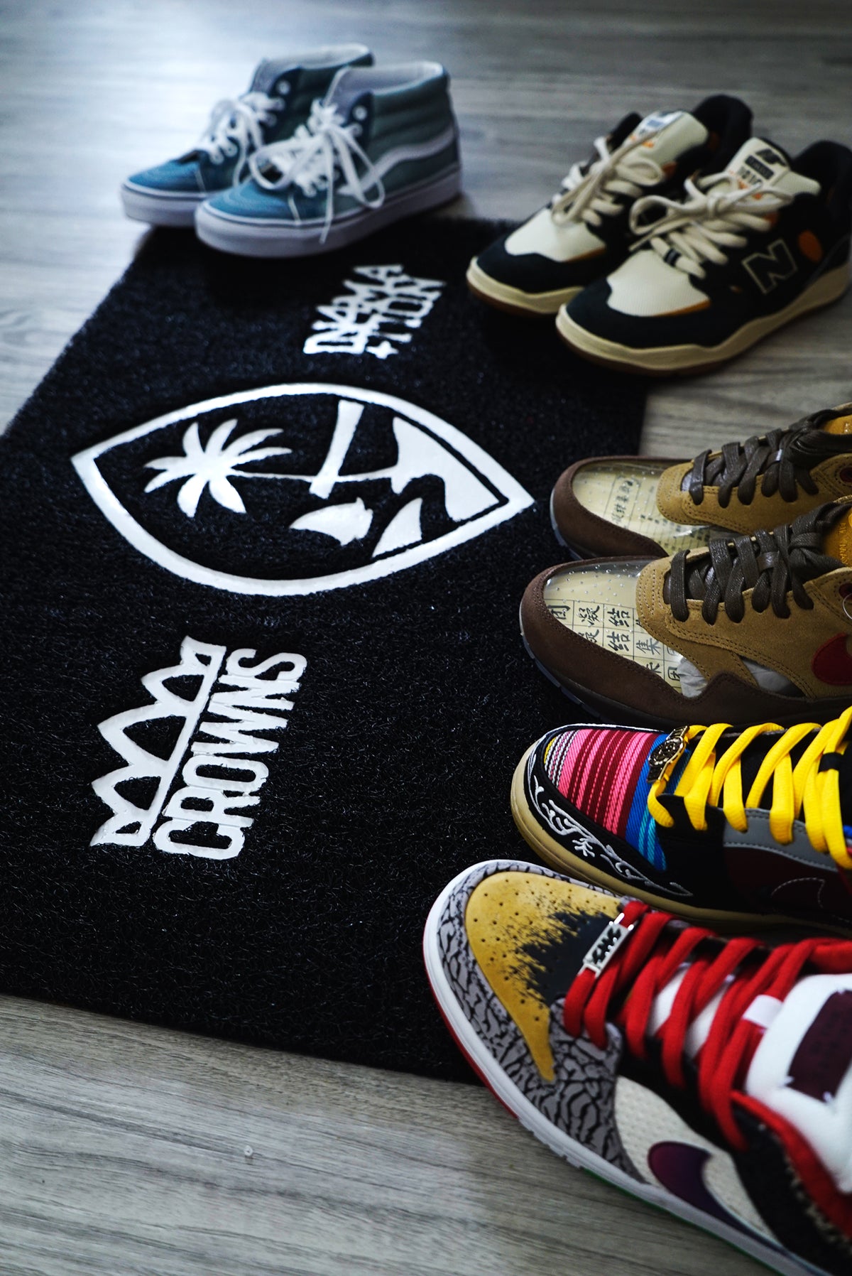 CROWNS 10 YEAR ANNIVERSARY – IN4MATION Store